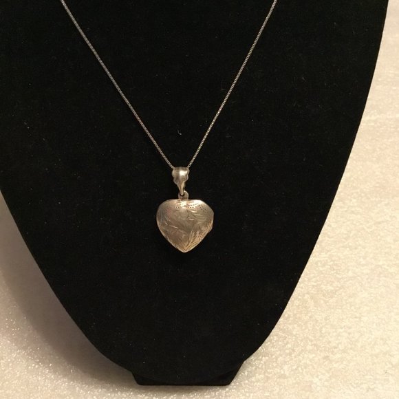 925 Sterling Silver | Jewelry | Lovely Sterling Silver Heart Shaped ...